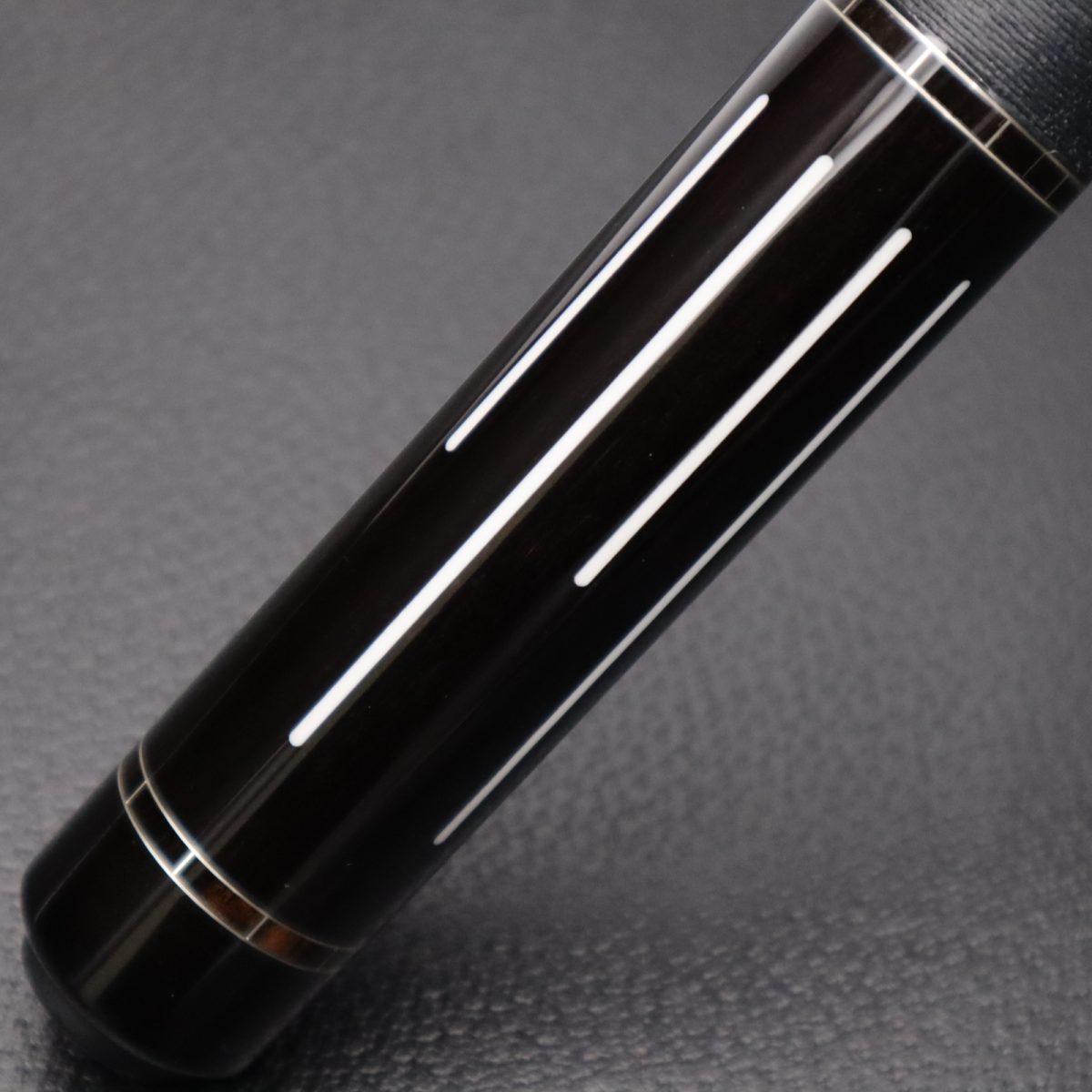 Bender | カスタムキュー｜イリス